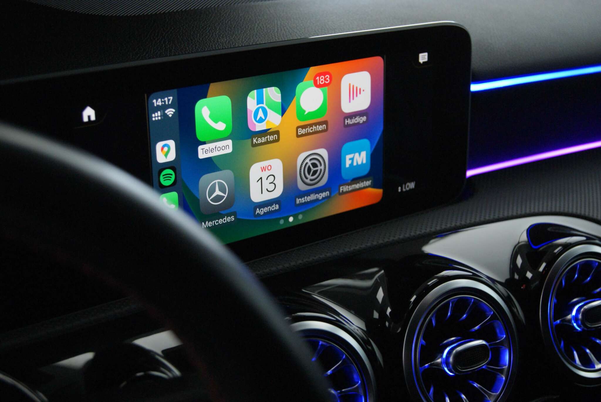 Apple CarPlay Mercedes-Benz CLA inbouwen | Autoscherm24