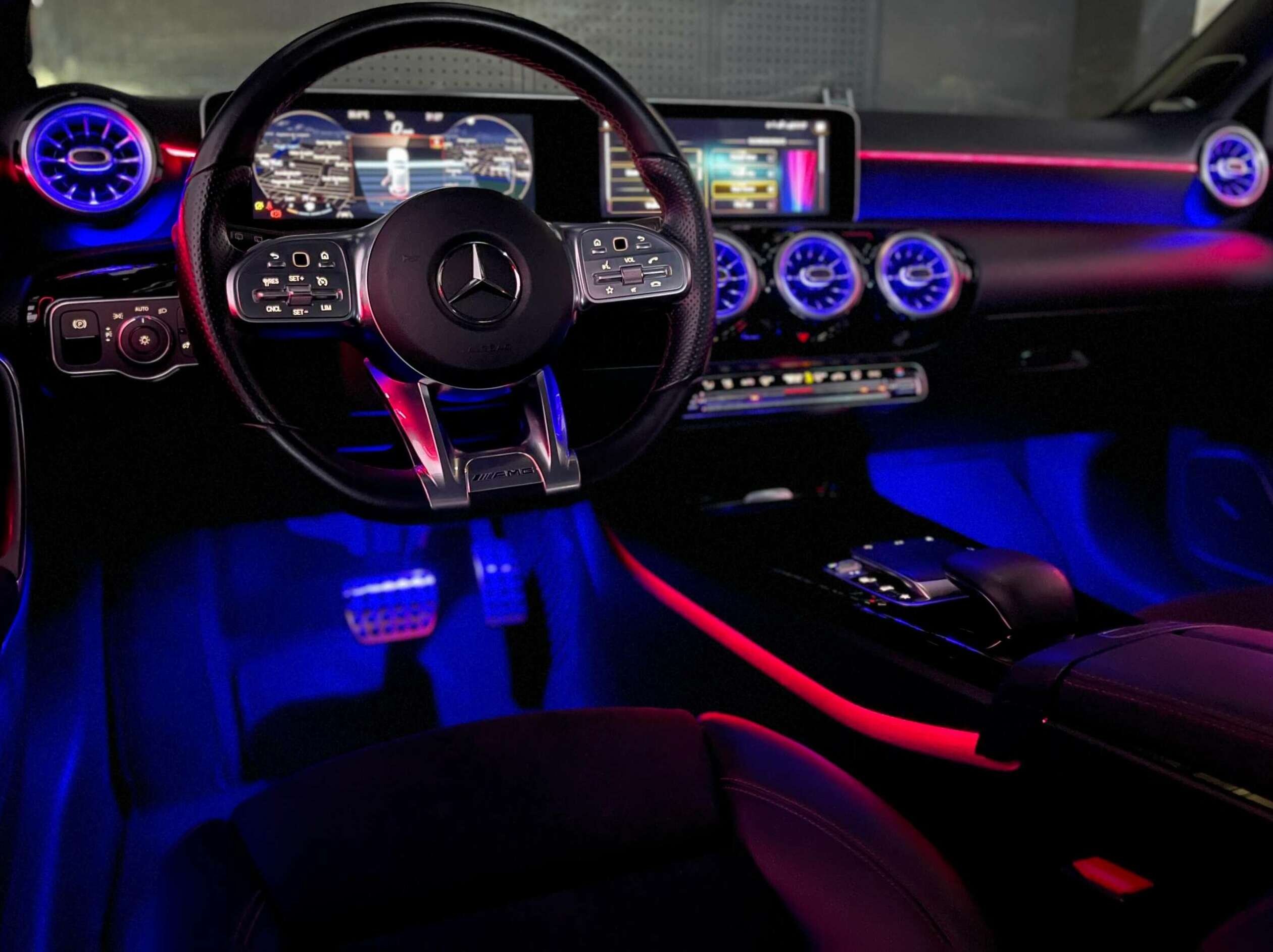 Sfeerverlichting inbouwen Mercedes-Benz CLA | Autoscherm24